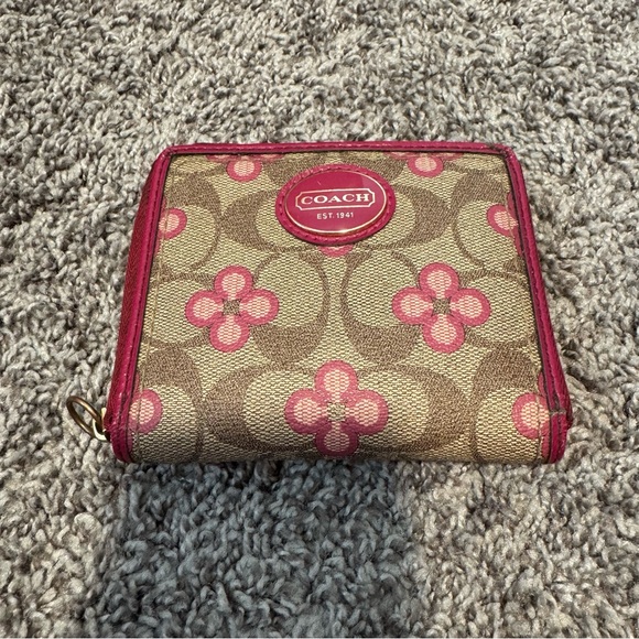 Coach | Bags | Coach Peyton Signature Wallet In Khaki And Crimson Print ...